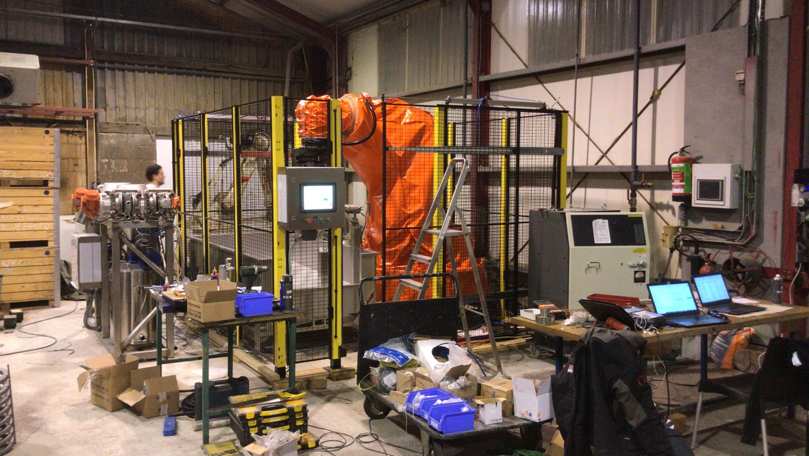 Flow coating machines for semi automatic wet enameling complex objects